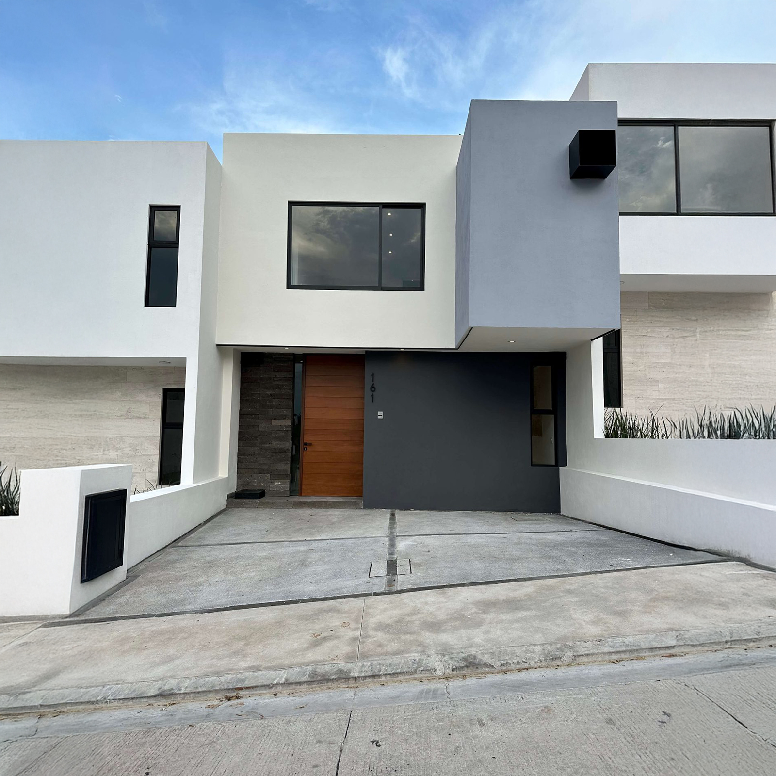 Cañadas House M15/27 - Qalb